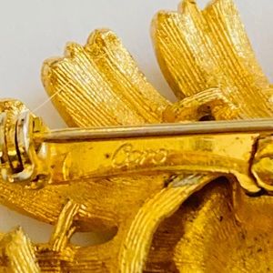 Coro | Jewelry | Vintage Coro Gold Daisy Flower Brooch Pin | Poshmark